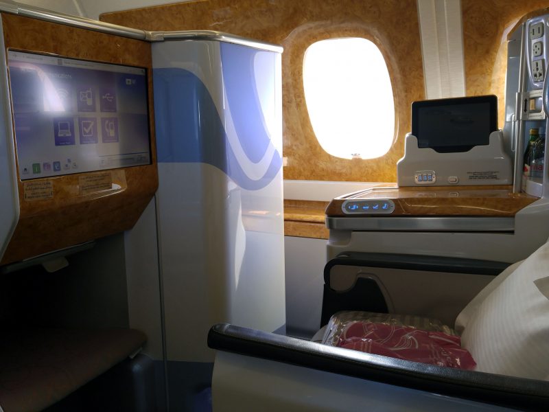 Review Amazing Emirates A380 business class Dubai to London